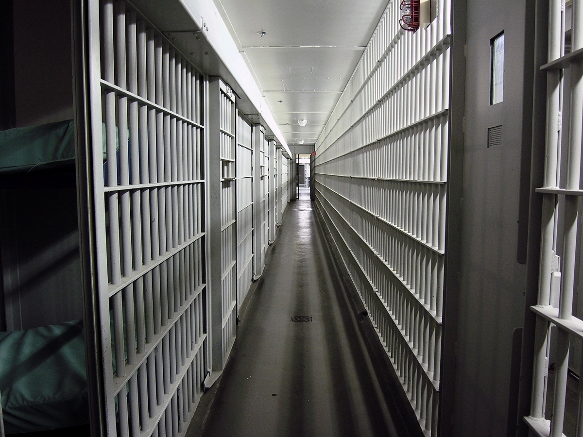 2 Philadelphia Prison Guards Beat Inmate Lied About It Feds