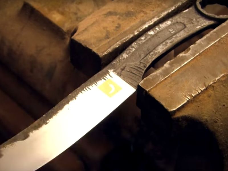 Need To Make A Homemade Knife? Consider Old Hand Saws Your Material ...