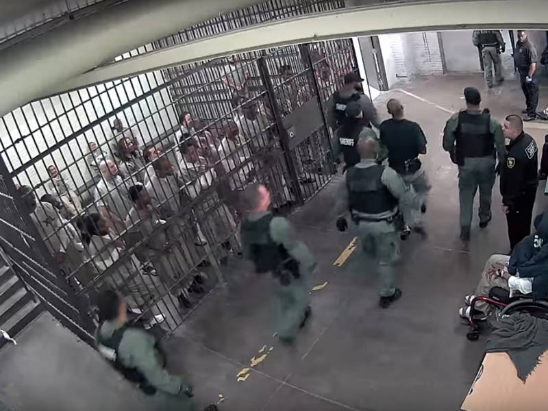 Cook County Jail Inmates Clap For Accused Cop Killer: Video | Chicago ...