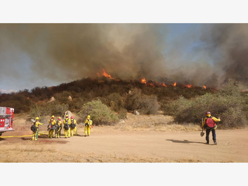 Murrieta Brush Fire Injures Firefighter; 100% Contained | Murrieta, CA ...