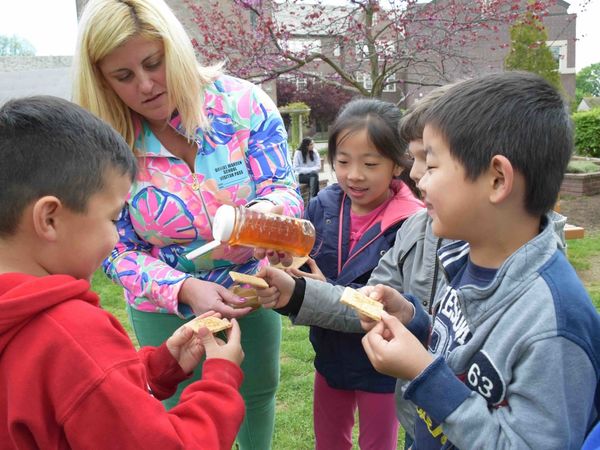 Daniel Warren Elementary School First-graders 'Buzz' About Nature ...